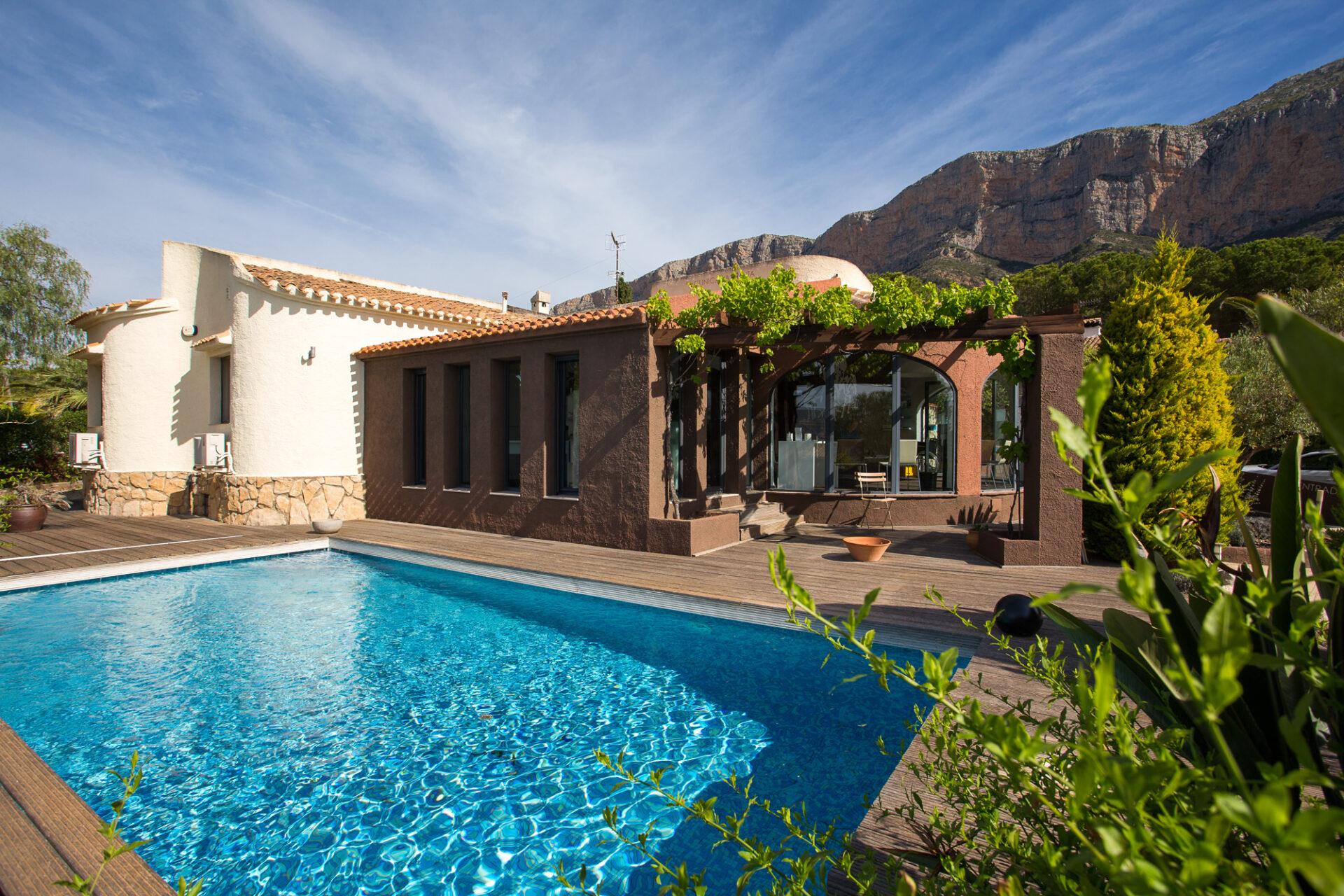Clinica La Ermita: Dr. Frederic Hesters' Excellence in Healthcare
